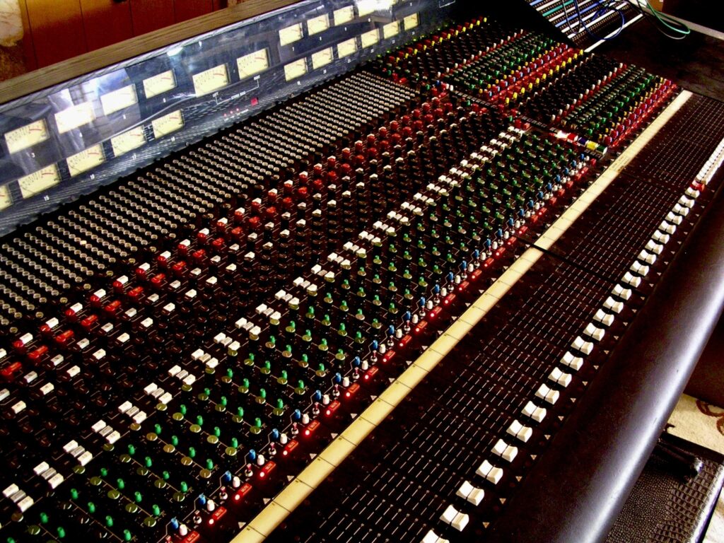 TRIDENT 80C - Sphere Recording Consoles